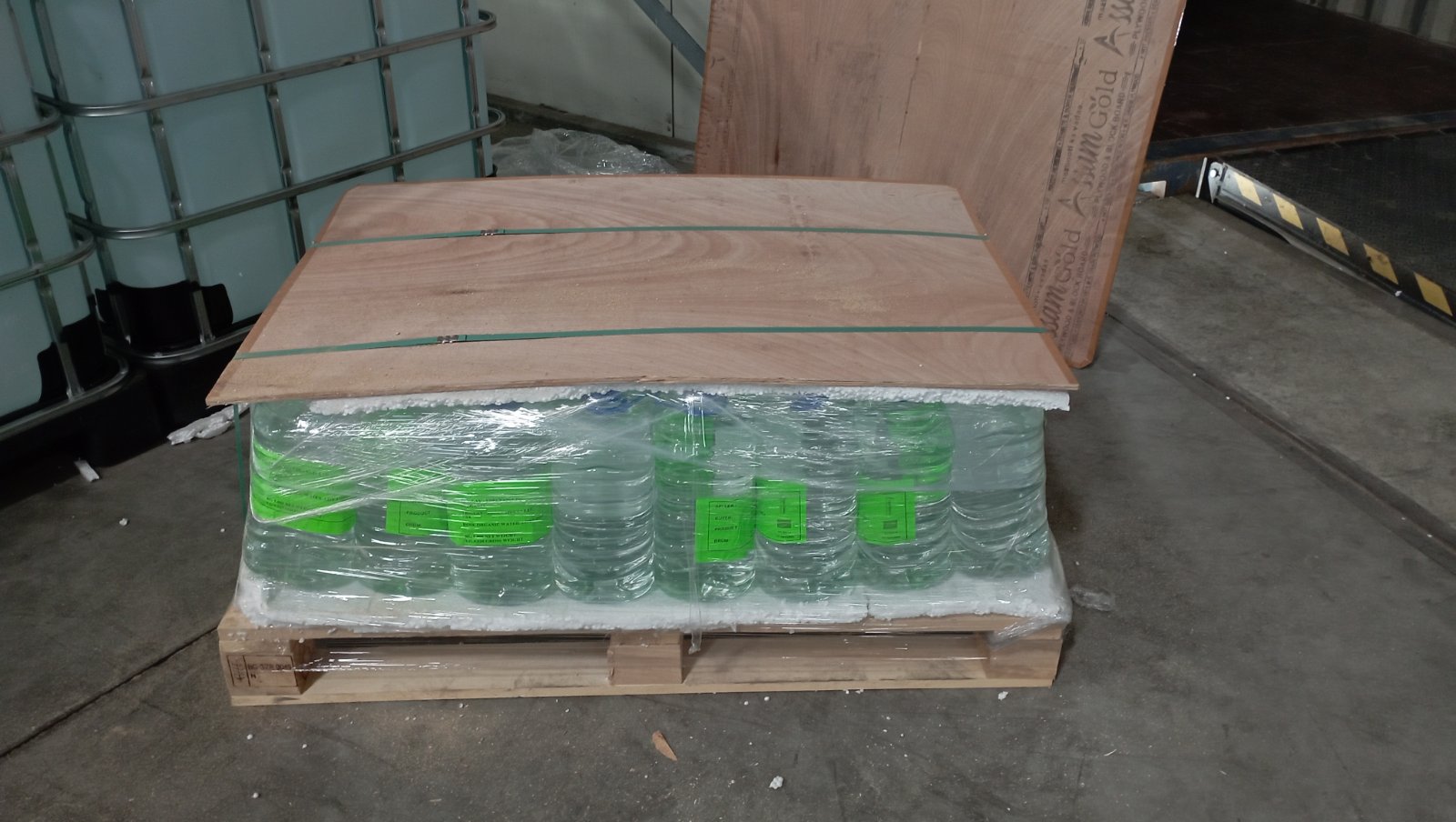 Stuffing container - Container transport, cargo handling operations ...