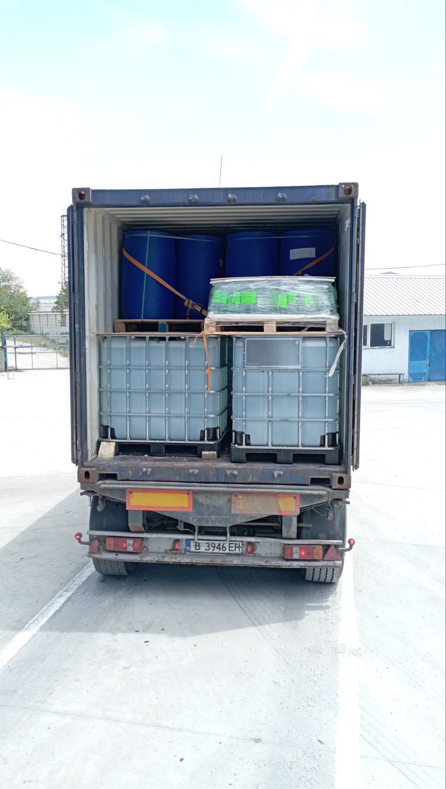 Stuffing container - Container transport, cargo handling operations ...