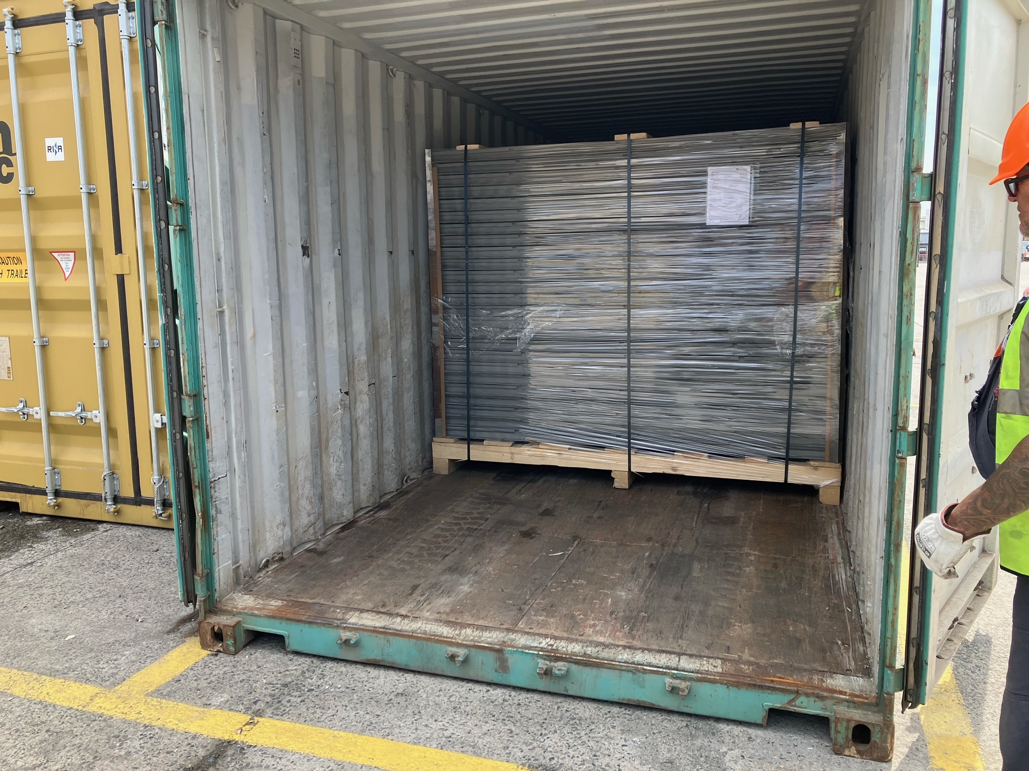 Stuffing container - How we managed to fully load a container at the ...