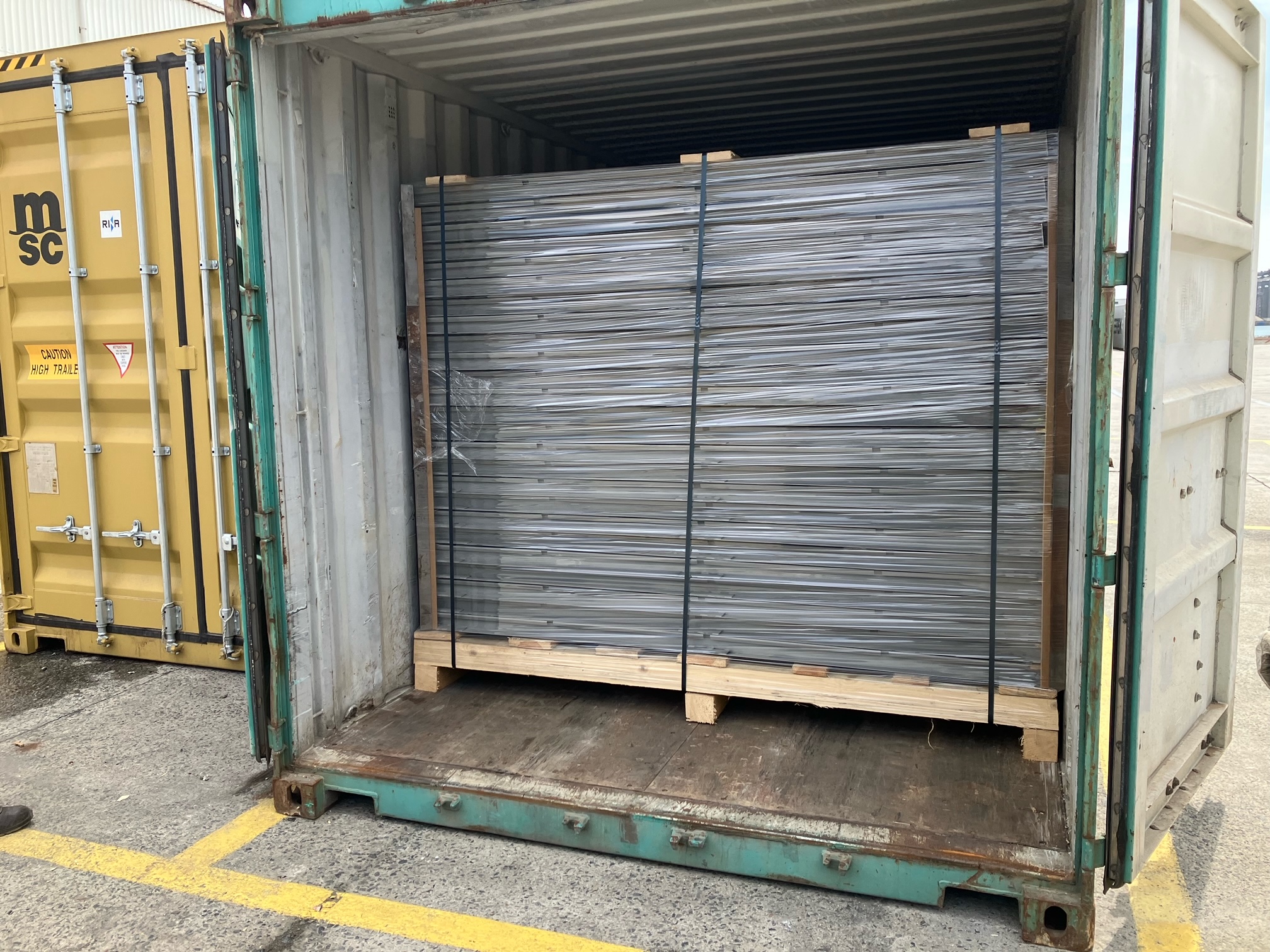 Stuffing container - How we managed to fully load a container at the ...