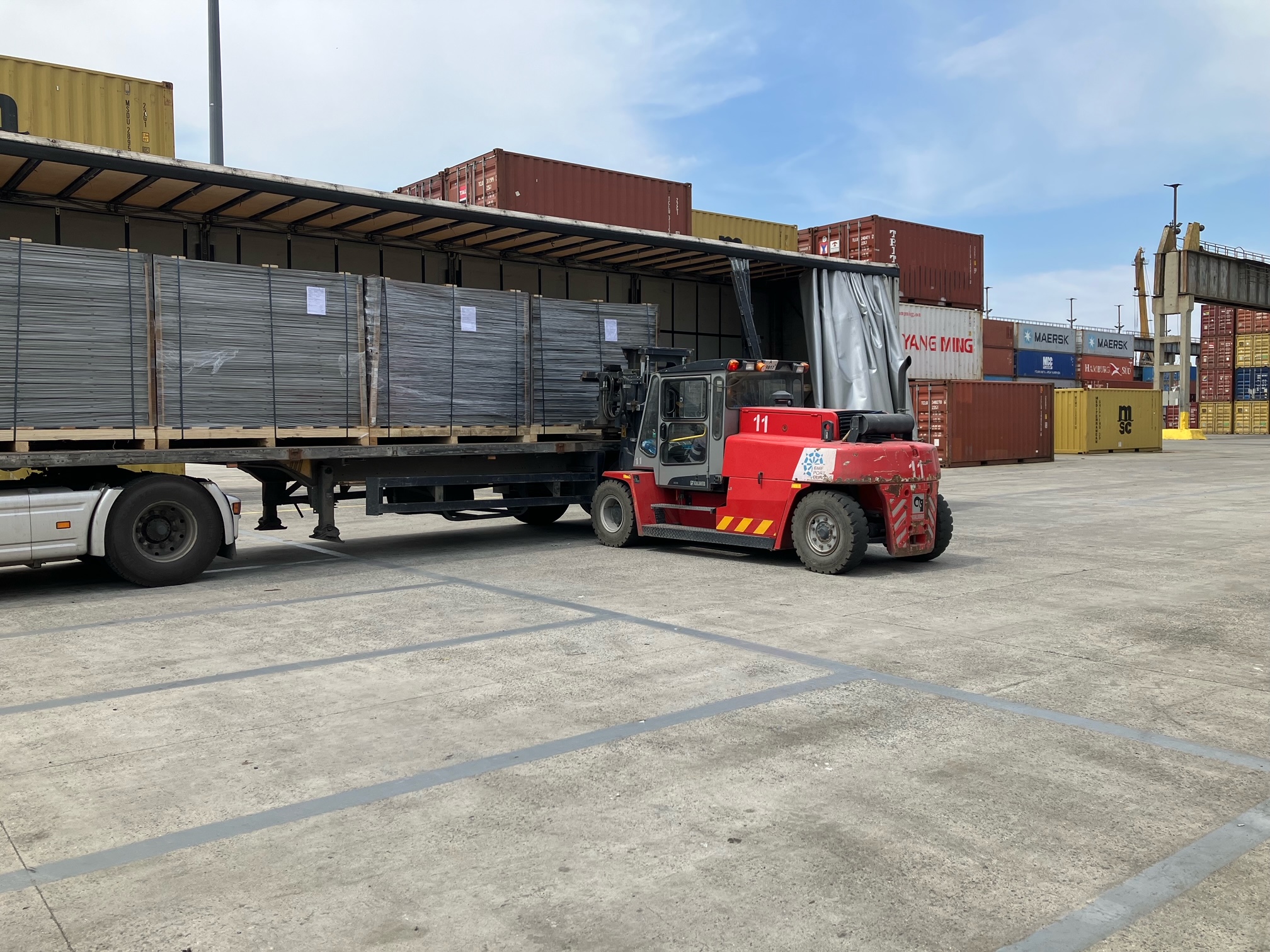 Stuffing container - How we managed to fully load a container at the ...